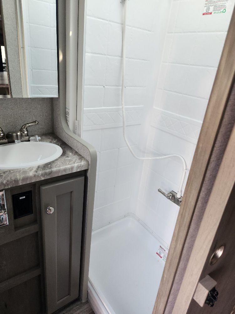 New and Used RV Truck Campers for Sale - RVHotline Canada RV Trader