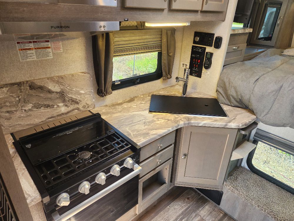 New and Used RV Truck Campers for Sale - RVHotline Canada RV Trader