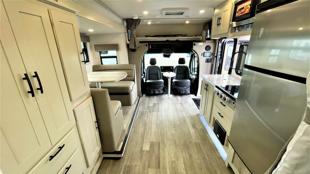 New and Used RV Motorhomes for Sale - RVHotline Canada RV Trader