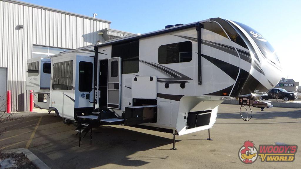 Solitude Fifth Wheels | Woody's RV World