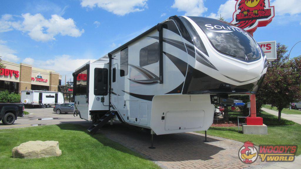 Solitude Fifth Wheels | Woody's RV World