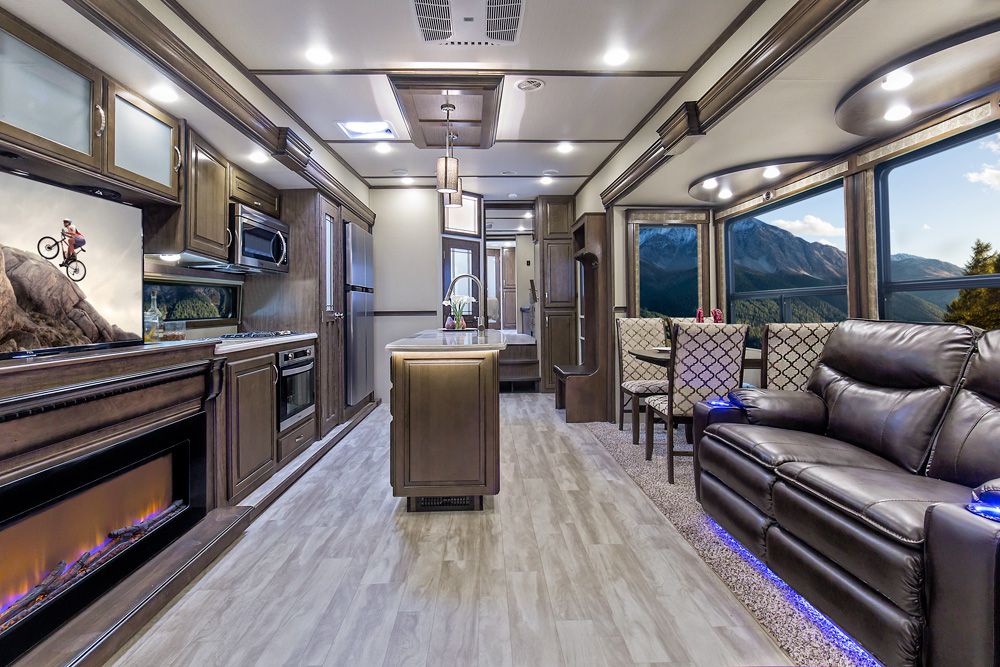 Solitude Fifth Wheels - Can-Am RV Centre